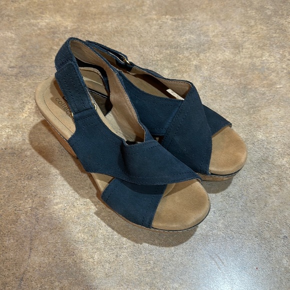 Clarks | Shoes | Womens Clarks Sandals Size 7 | Poshmark